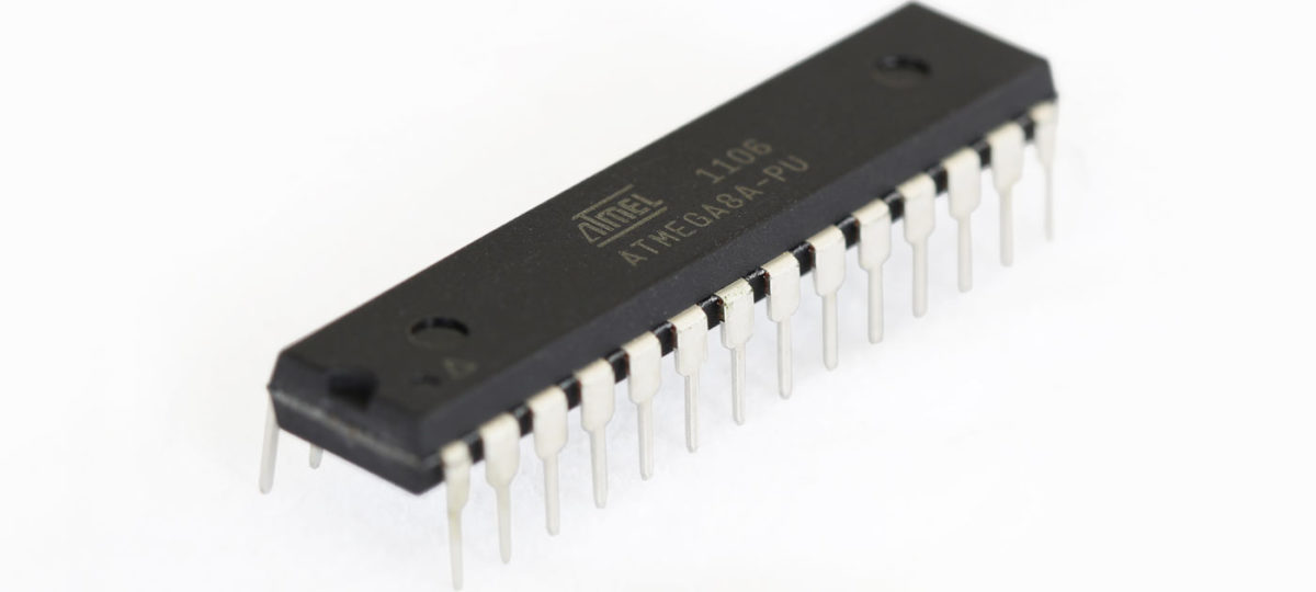 ATmega8 breadboard circuit - Part 2 of 3 - The Microcontroller - Protostack